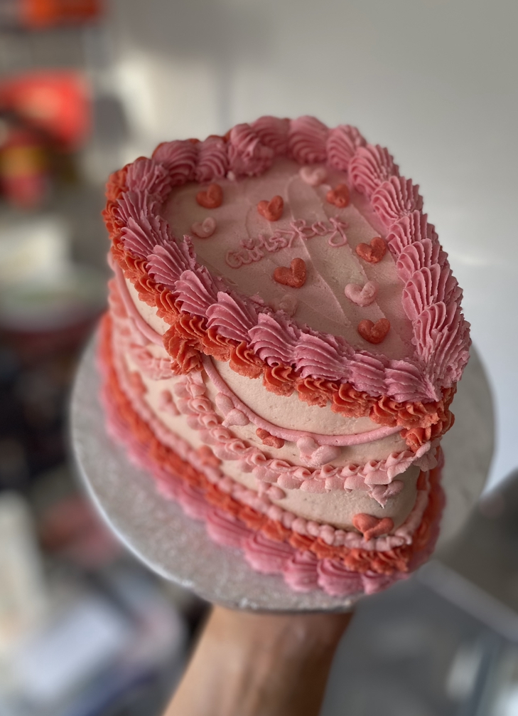 Lambeth Cakes (Traditional Piping) | LivsCupcakes
