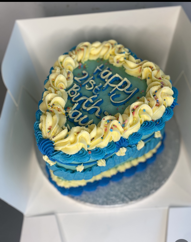 Lambeth Cakes (Traditional Piping) | LivsCupcakes